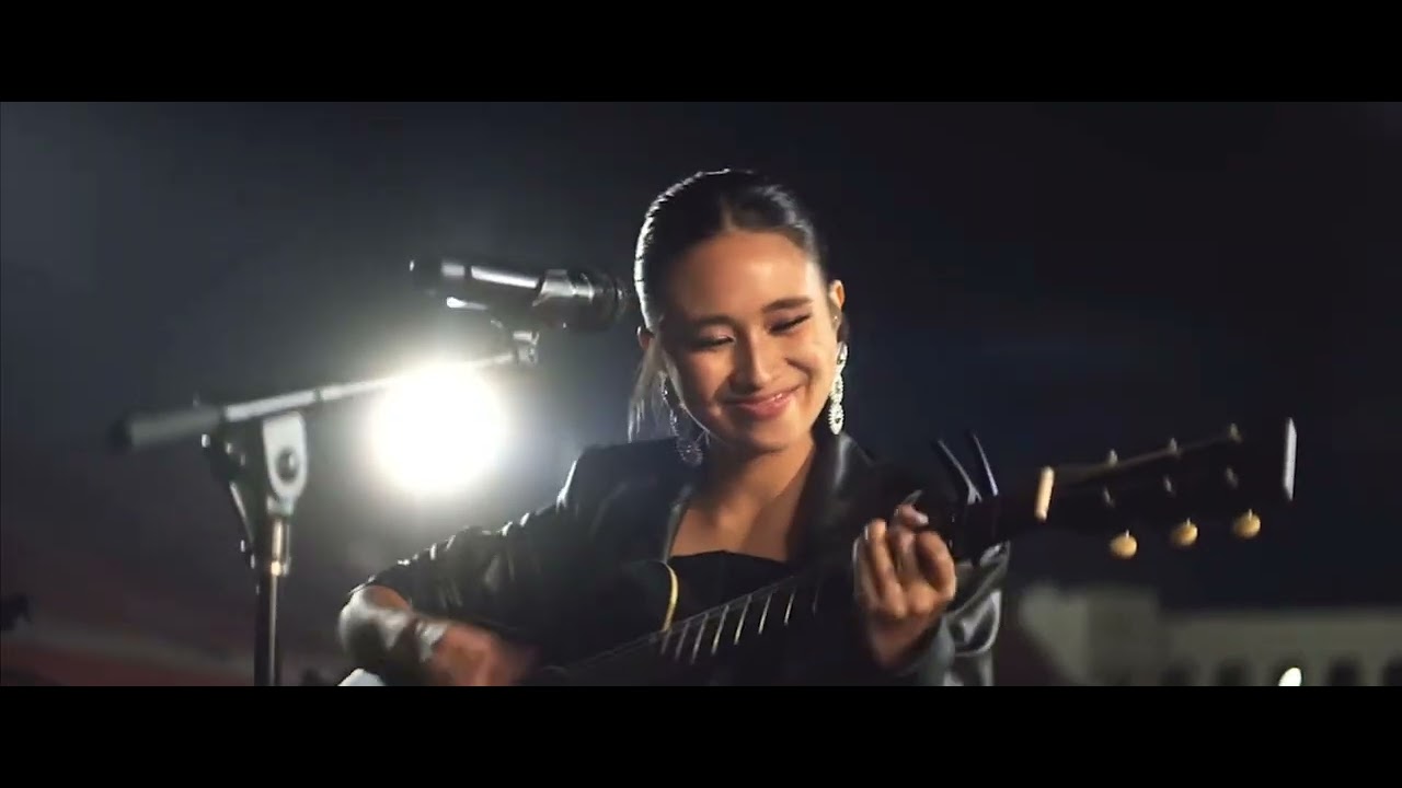 Backburner - NIKI (Live Version) - YouTube