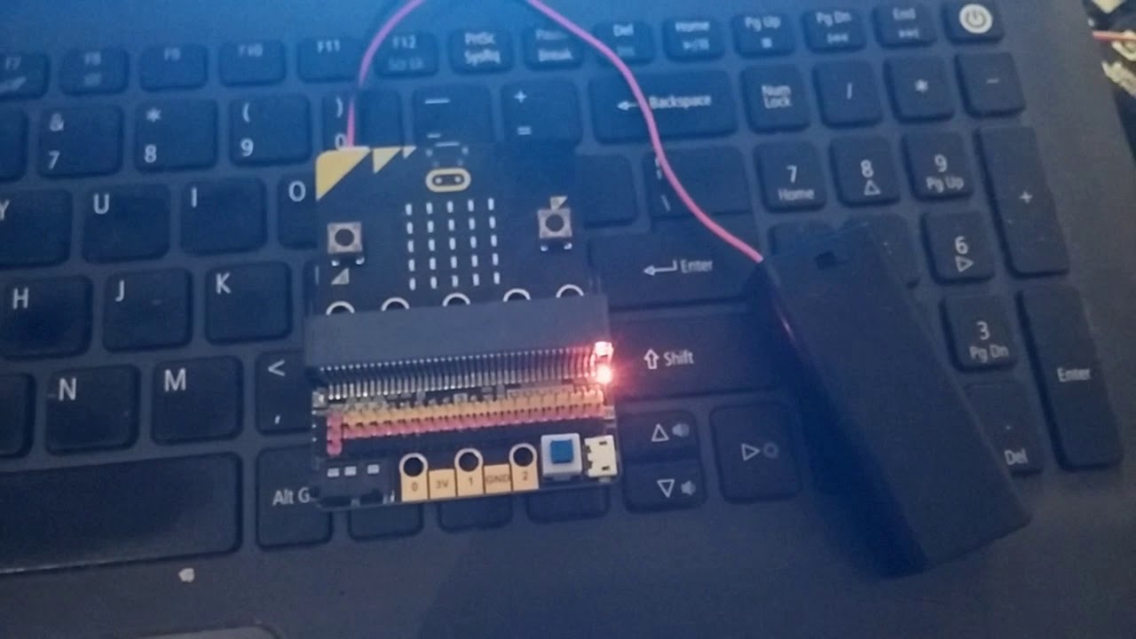 micro:bit playing the Star Wars theme - YouTube