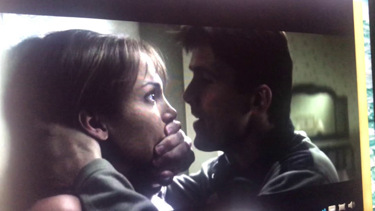 Mitch attacks slim in her new home - YouTube