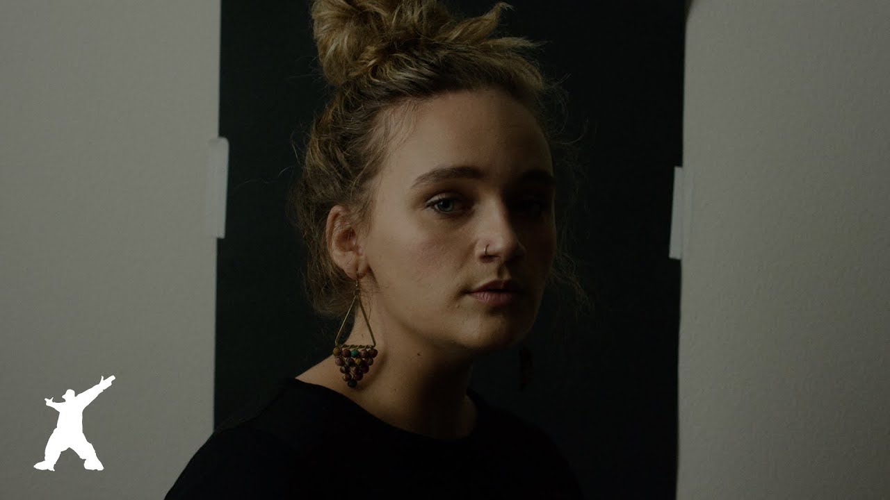 Hollyn - Horizon (Official Music Video) - YouTube