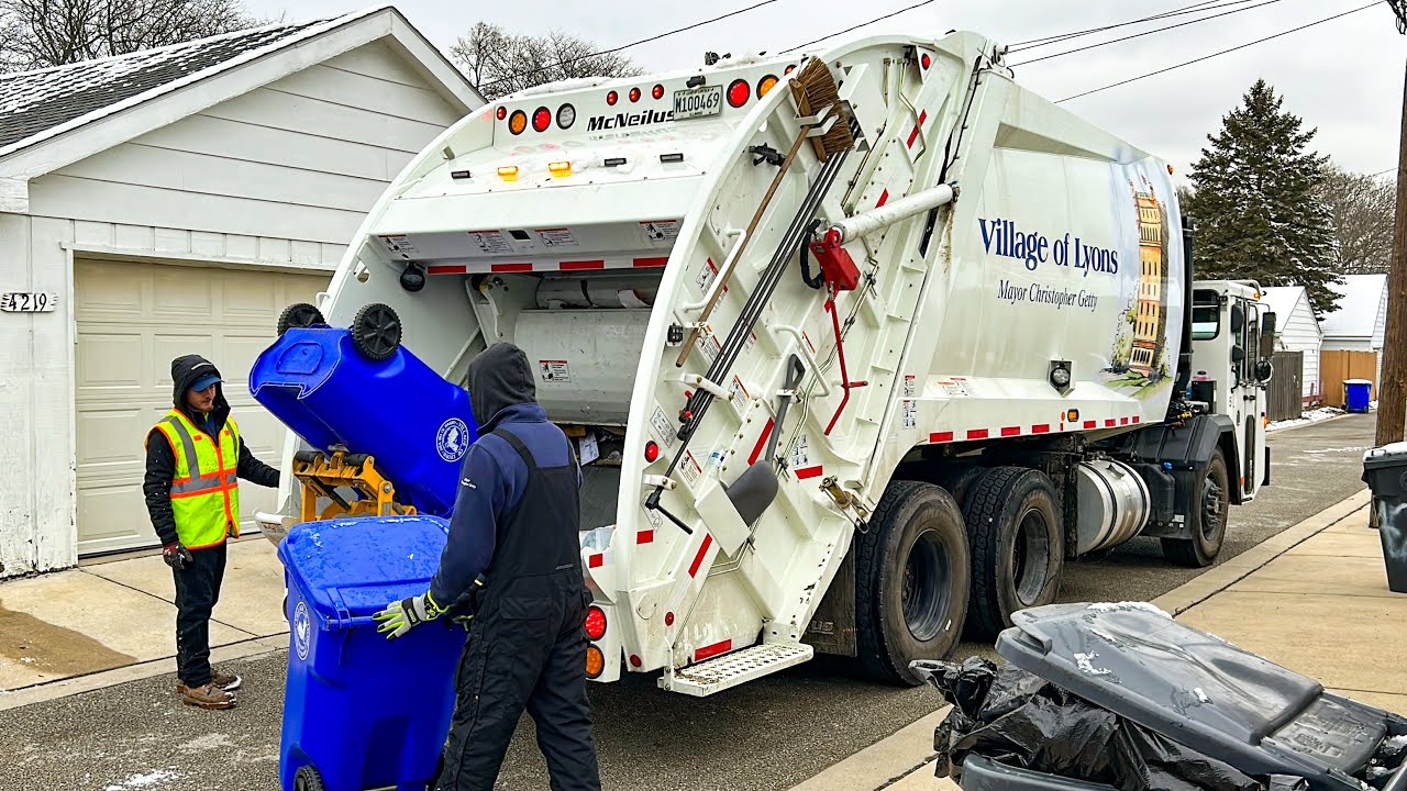 New Battle Motors McNeilus Rear Loader Garbage Truck W/ 3-Man Crew ...