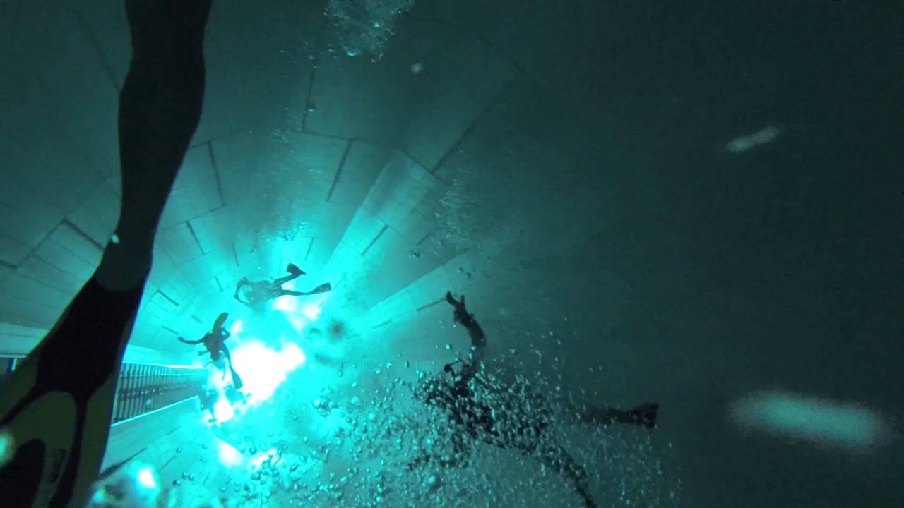 Nemo 33 : The Deepest Pool in the World [HD] 29-01-2014 - YouTube