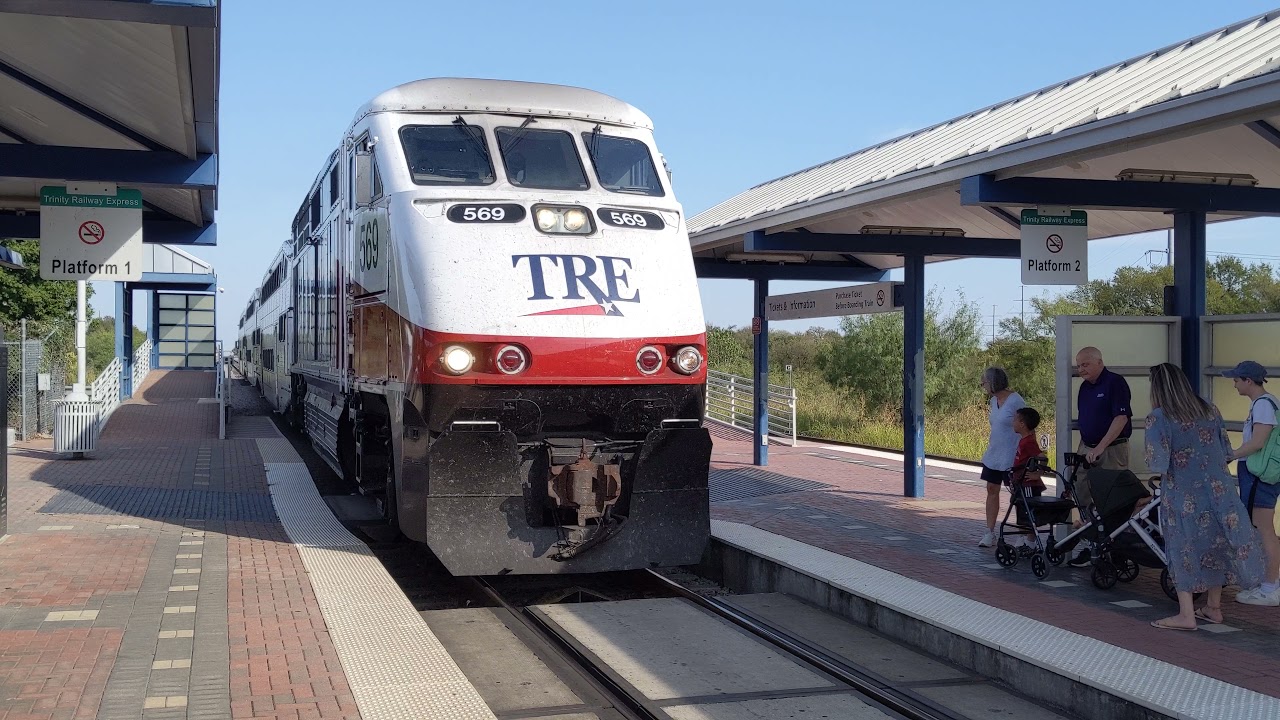 Westbound Trinity Railway Express (TRE) entering Centreport/DFW Airport ...