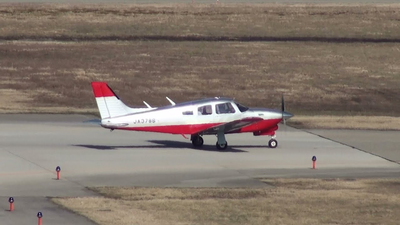 Piper PA-28 Cherokee JA3786 TAKE-OFF NOTO Airport, JAPAN 能登空港 2013.3.17 ...