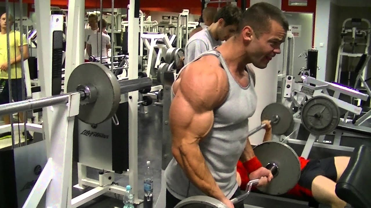 kulturystyka.tv- Lukas Dojka, barki, biceps, triceps- trening 3 dni ...