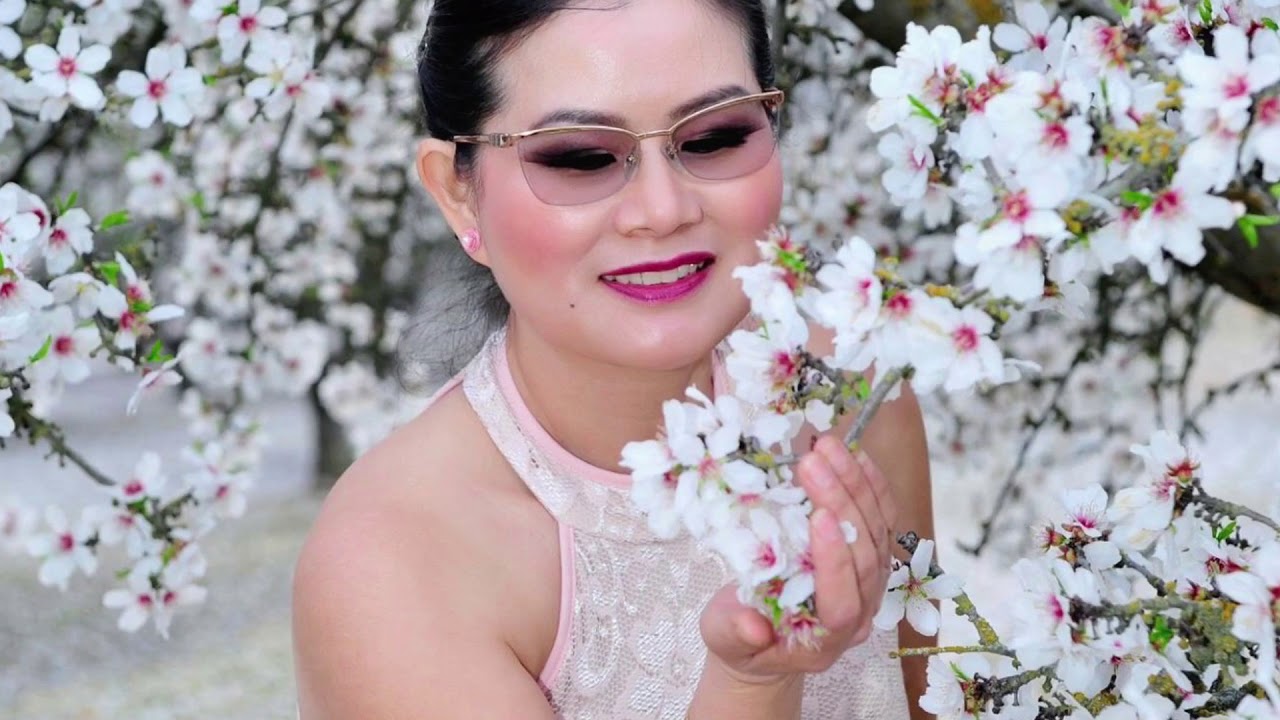 Ntuj E Me Leej Ntxhais- by Xy Lee - YouTube