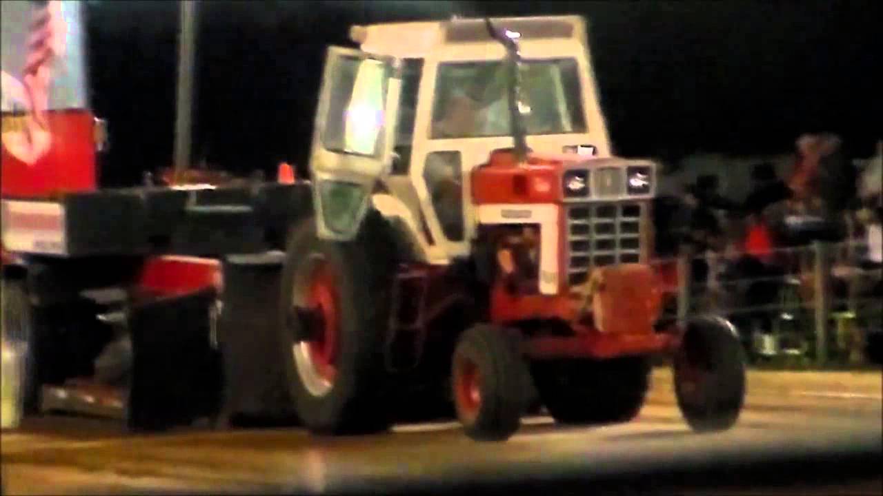 15,000LB FARM STOCK TRACTORS PULLING AT THE 2013 WYOMING, IOWA ...