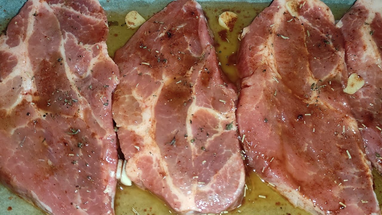 Ceafă de porc la cuptor | Fragedă încât te lingi pe degete 😋 - YouTube