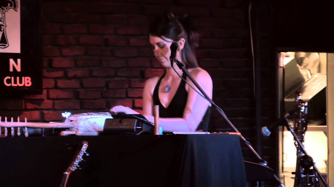 CRYSTAL BRIGHT and the SILVER HANDS - ENGASTRIMYTH [Live in Boston 6.8. ...