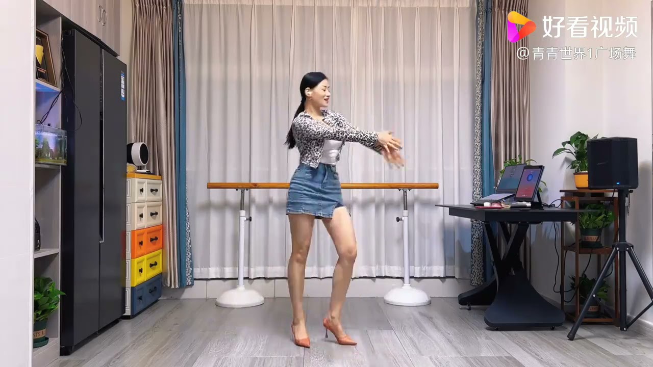 Hot dance Qingqing WXQ... - YouTube