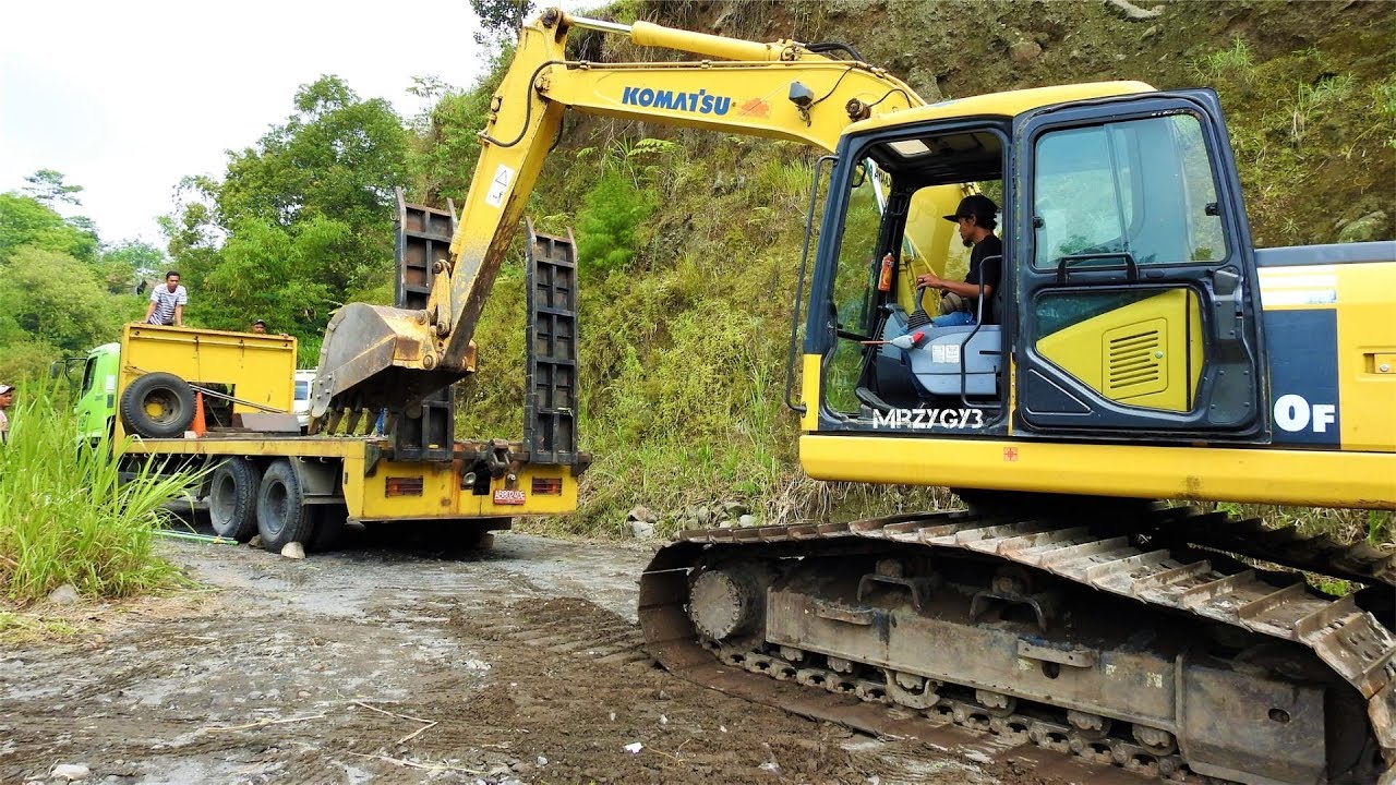 Wide Track Excavator Transport By Hino Self Loader Truck Komatsu PC130F ...