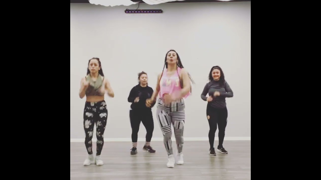 ES EL PASO DE CANGURO 🎶 ZUMBA FITNESS CON JANET BARRETO 💃 - YouTube