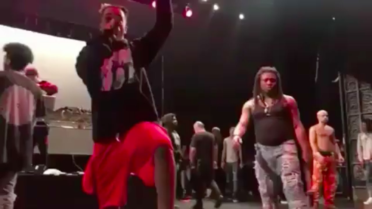 XXXTENTACION ARE SAYING "F*CK ROB STONE!" ON STAGE AFTER GETTING ...