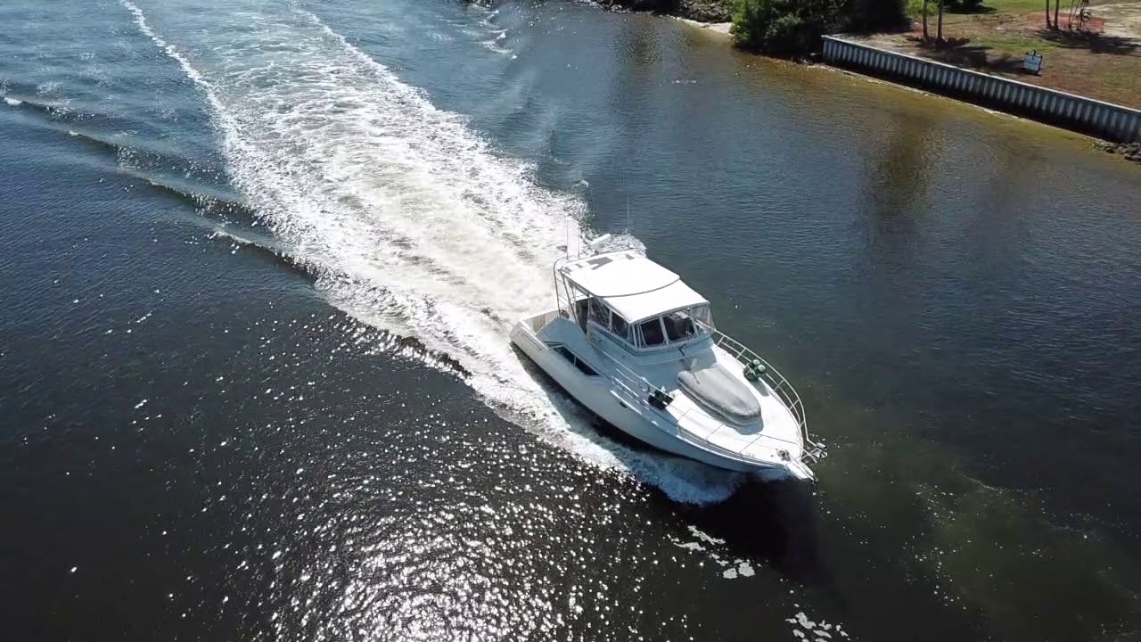 1989 Cruisers 4285 Express Bridge - YouTube