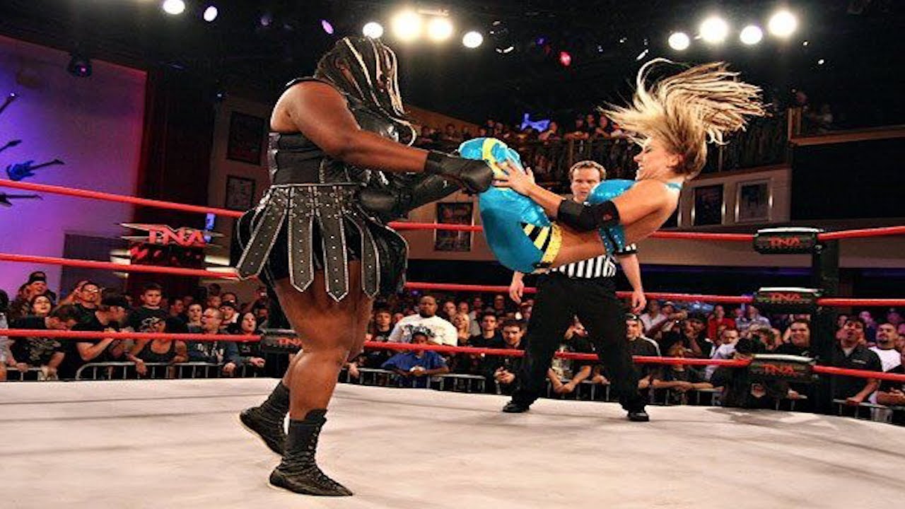 iMPACT! (October 23, 2008): Awesome Kong vs. Taylor Wilde - YouTube