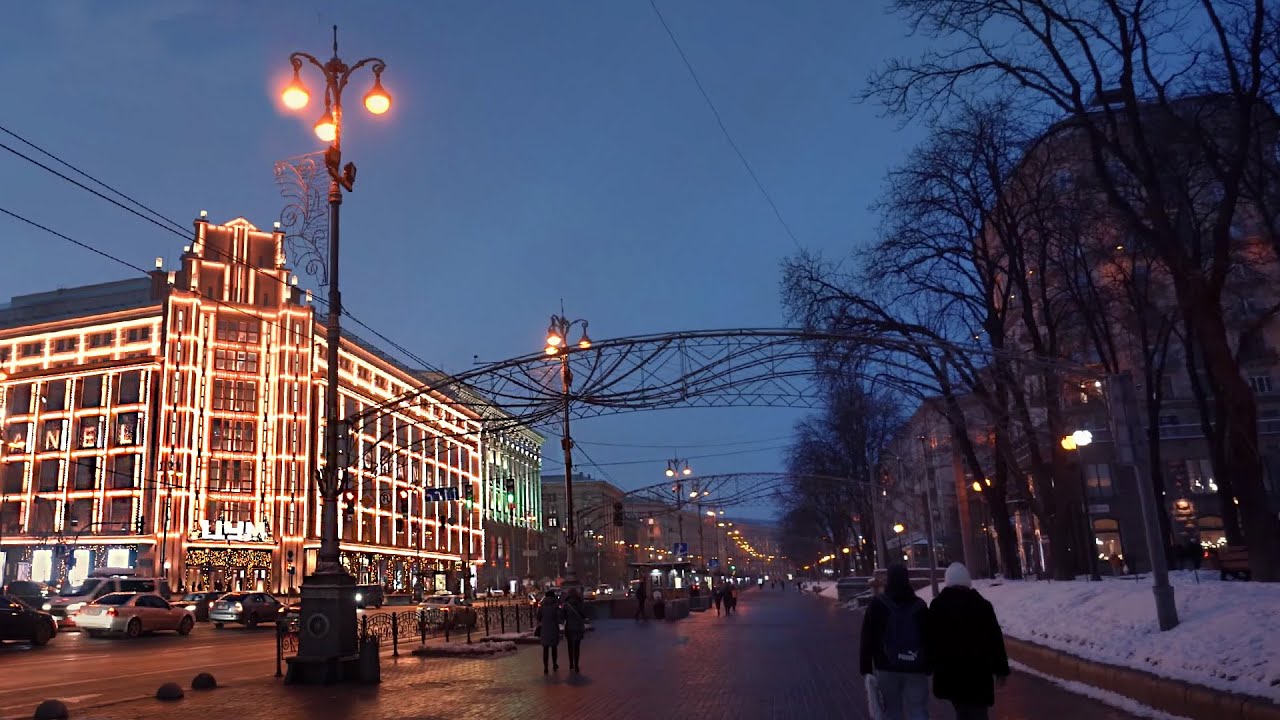 Walking in the city streets - street noise, background noise, oddly ...