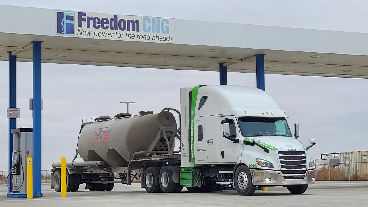 Fueling a Hyliion CNG Semi truck for the first time. Freedom CNG ...
