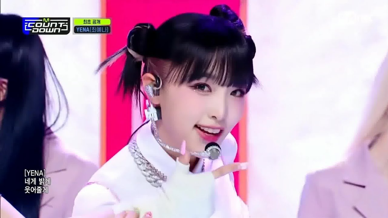 YENA (최예나) 'SMILEY (feat. BIBI) (스마일리 feat. 비비)' Stage Mix (교차편집) - YouTube