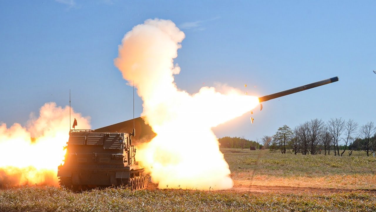 Horrifying moment of live fire on an M270 MLRS deployed to Ukraine ...