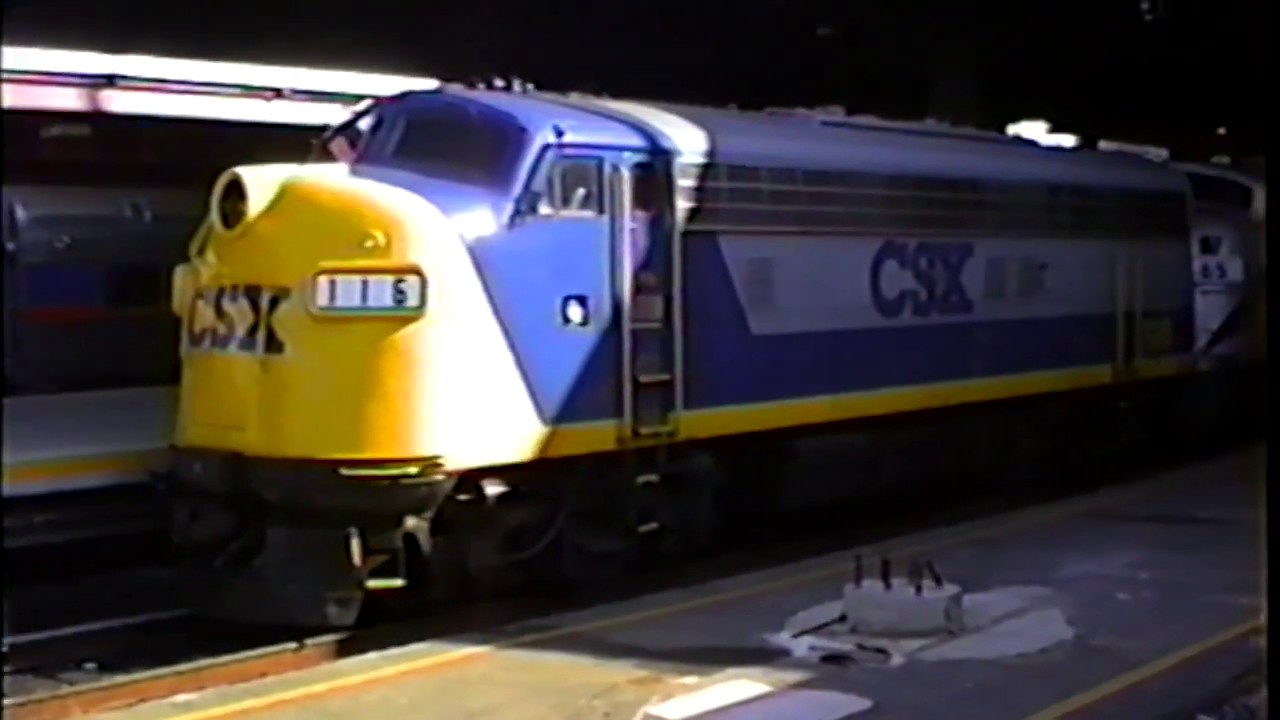 CSX #116 and MARC F-units on the evening commuter train rush at Washington Union Station - YouTube