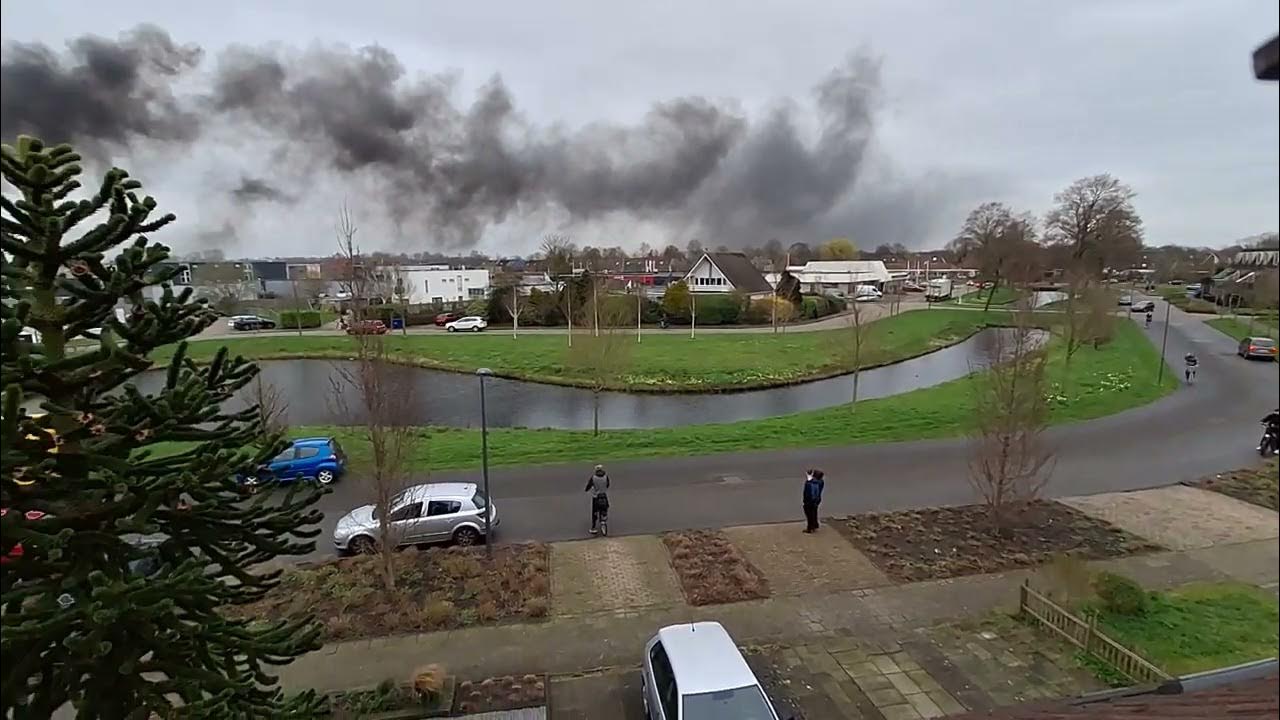 Grote brand garagebedrijf Heerenveen. - YouTube