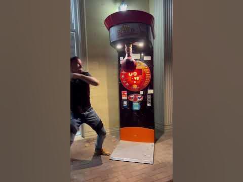Удар по груше обычного грузчика 😂 #сила #силомер #скучно #силаудара ...