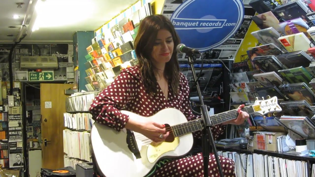 LAURA MARY CARTER Live @ Banquet Records (2022) - YouTube