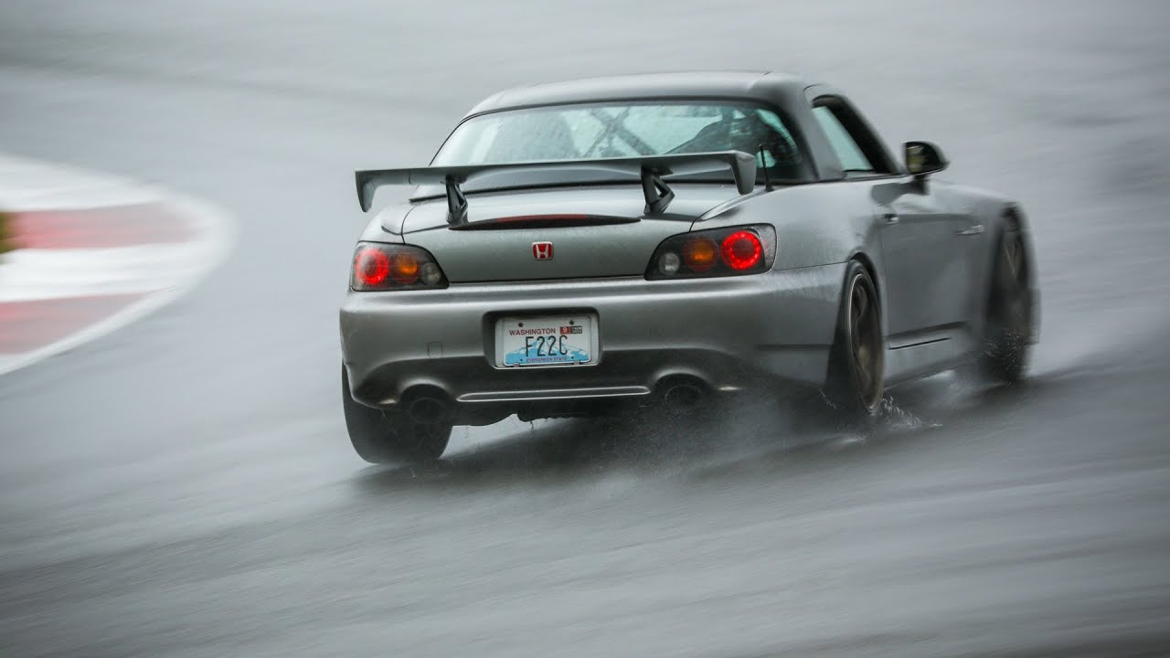 Supercharged S2000 sliding in the rain - YouTube
