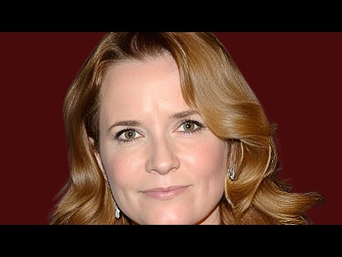 Lea Thompson In G-Strlng Photos Leave Little To Imagination..Take a look