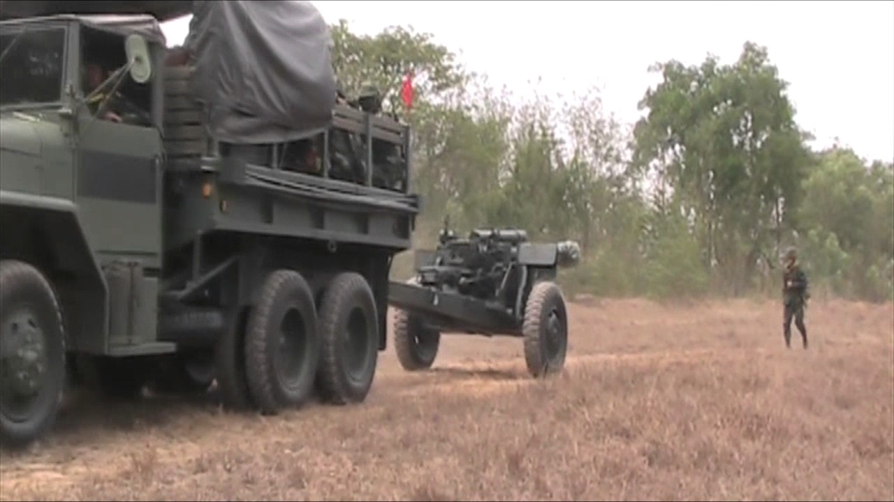 gmc m35 | Unimog u1100l 1987 | howitzer 105mm - YouTube