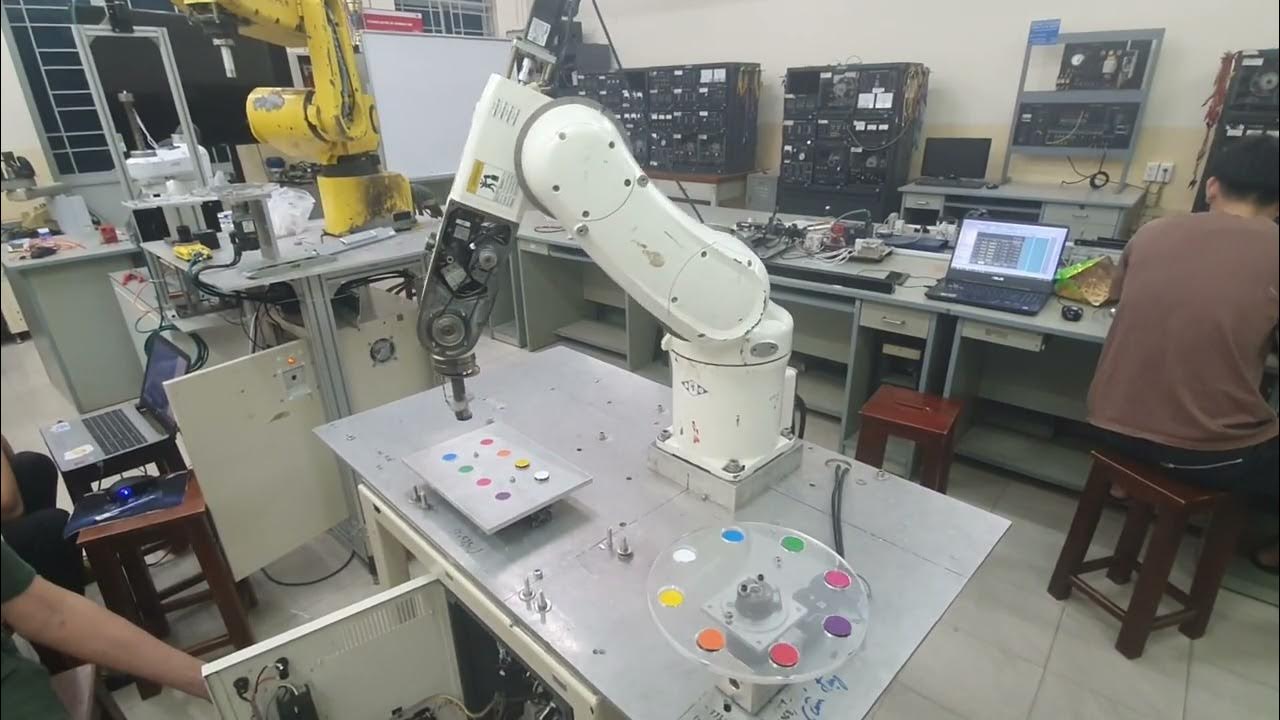 Circular Synchronous Control of Six axes Robot Arm - YouTube