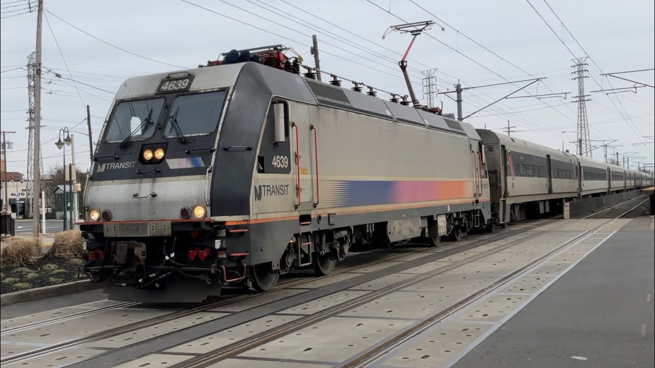 NJ Transit ALP-46A #4639 NJCL Train 3252 Red Bank NJ - YouTube