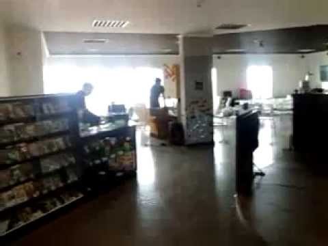 1UP Gaming Lounge (tour?) - YouTube