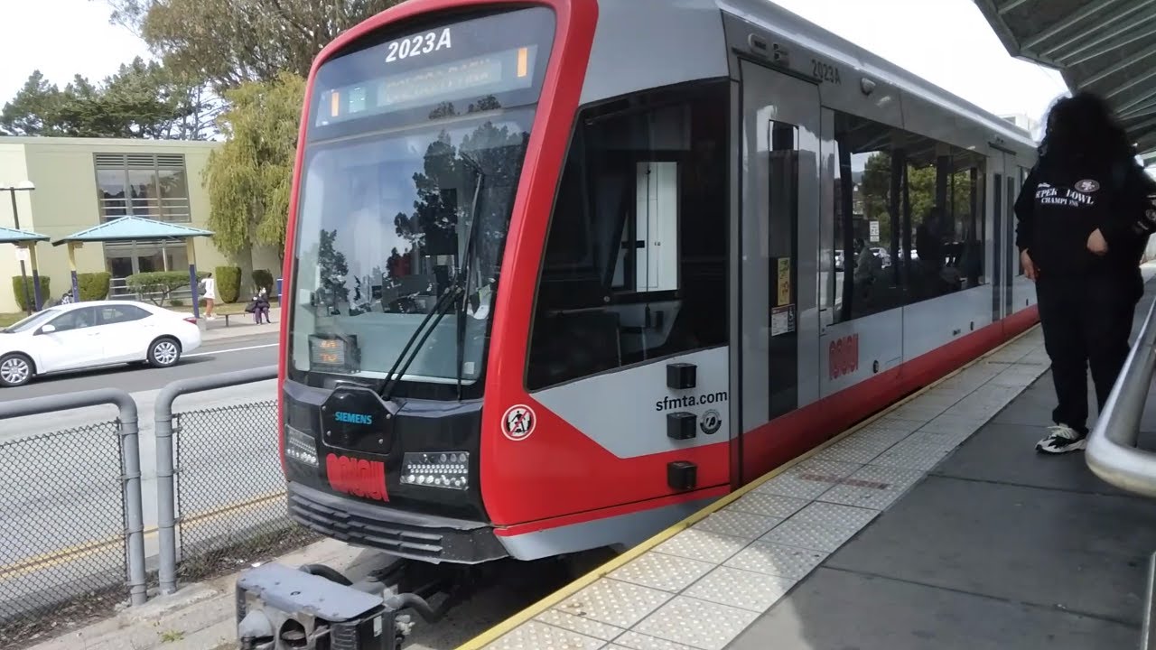SF Muni 2-Car Siemens S200 LRV4 Train 2023+2018 on Route M Ocean View ...