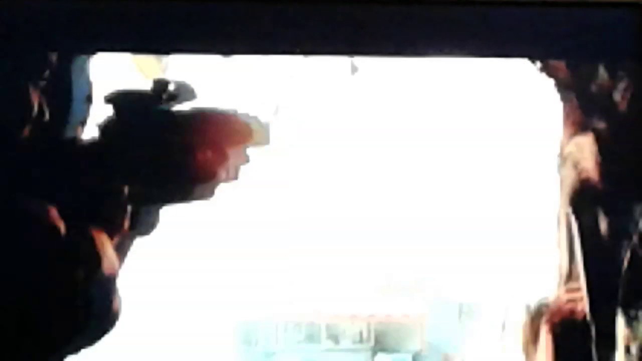 Transformers 2007 bumblebee vs brawl - YouTube