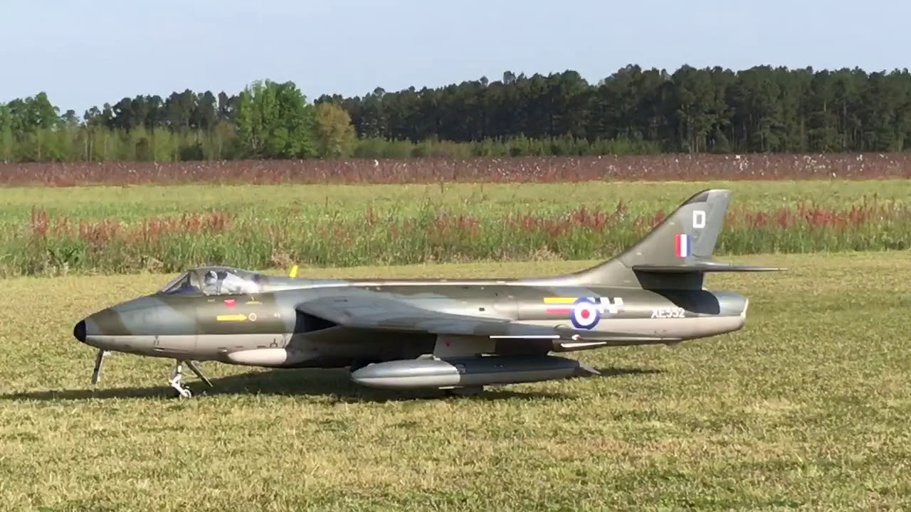 Hawker Hunter landing - YouTube