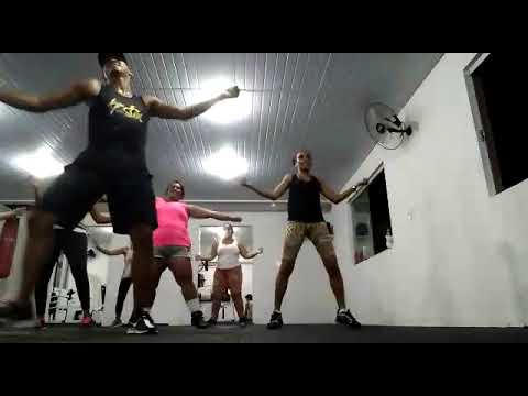 Lika dançando Jennifer