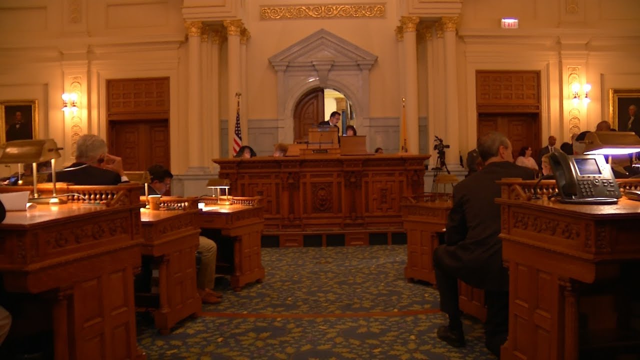 Shutdown ends after legislators compromise on Horizon bill - YouTube