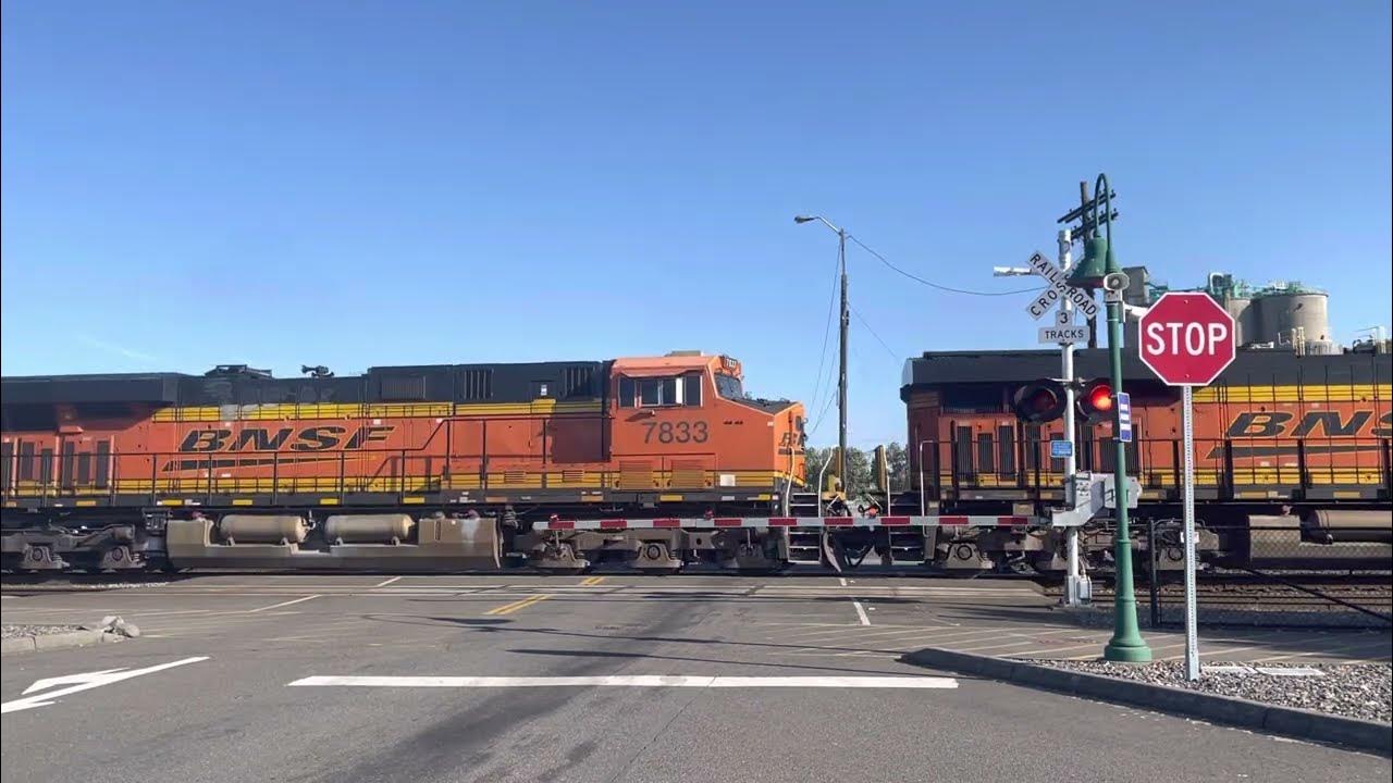 [Rare K3LP Horn] BNSF 8217 Leads an Oil Train at Vancouver - YouTube