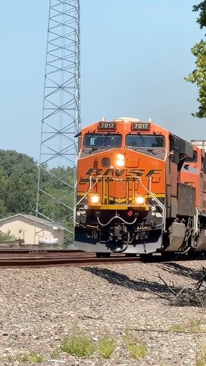 70 mph BNSF Z train!! #train #bnsfrailway #bnsftrains #bnsf - YouTube