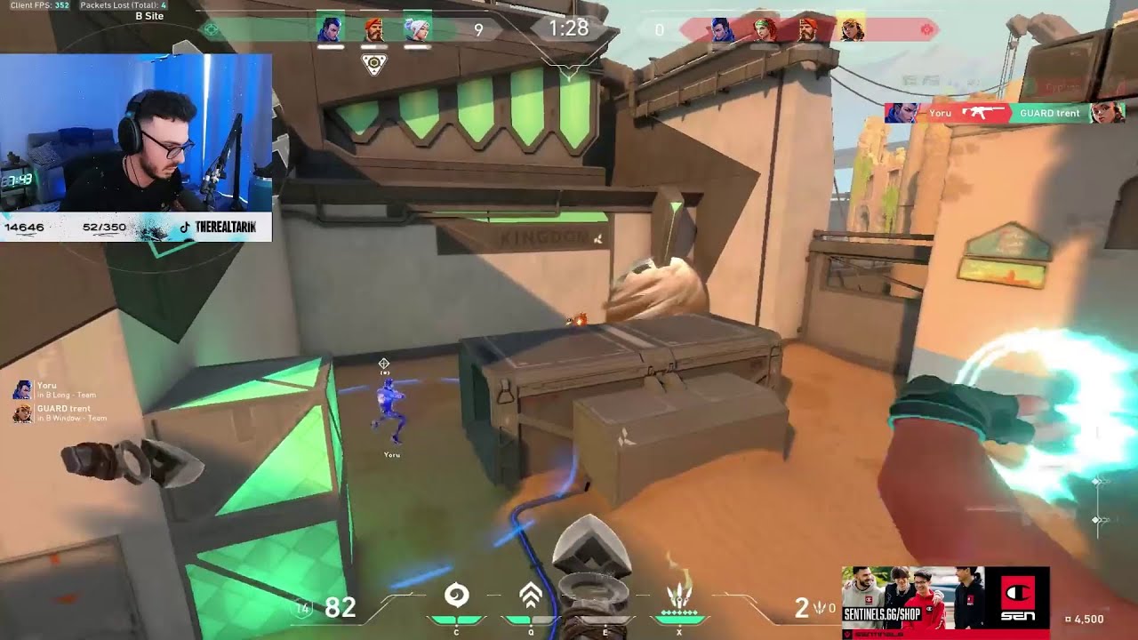 SEN Tarik TenZ Cosplay With Jett Knives - YouTube