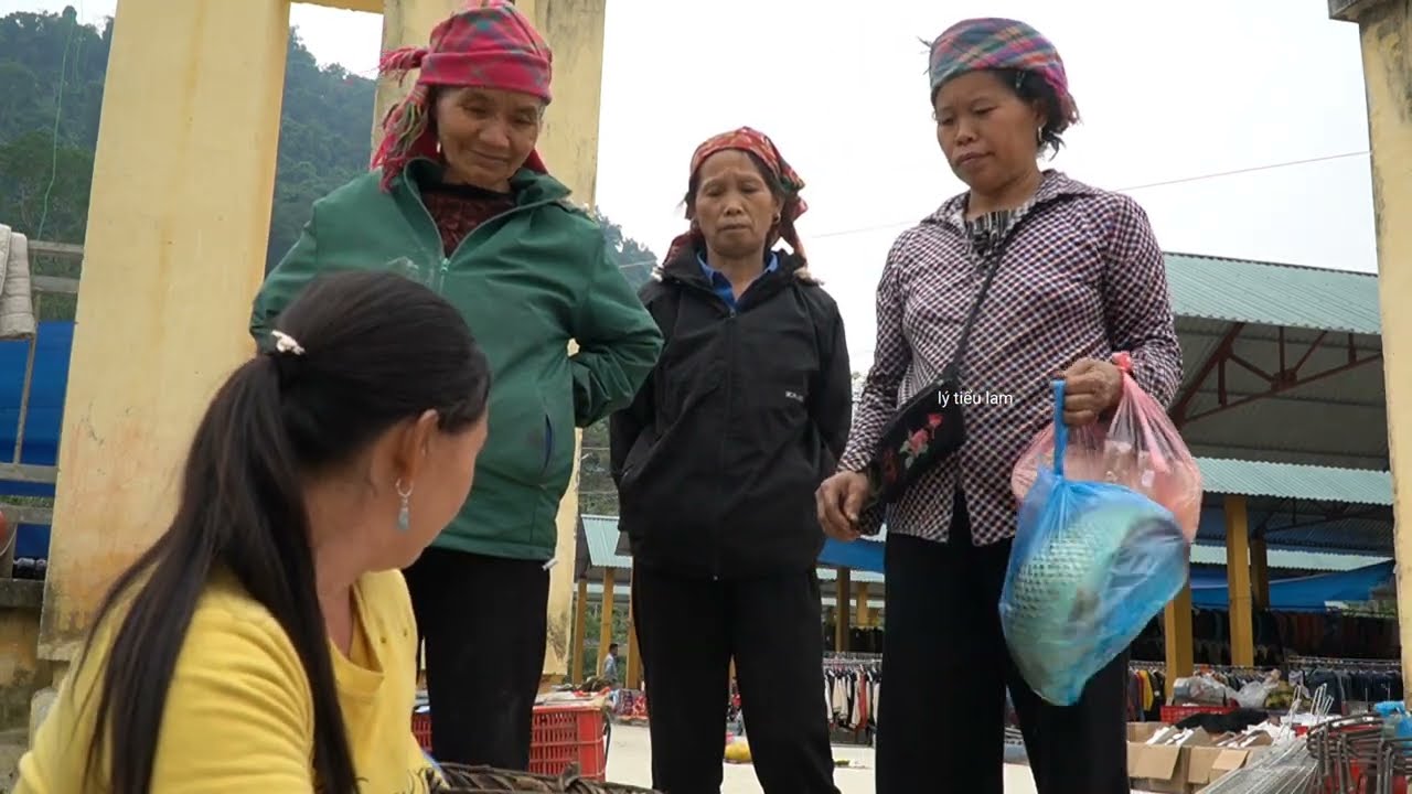 Strange fish catching technique unexpectedly catches many big fish ...