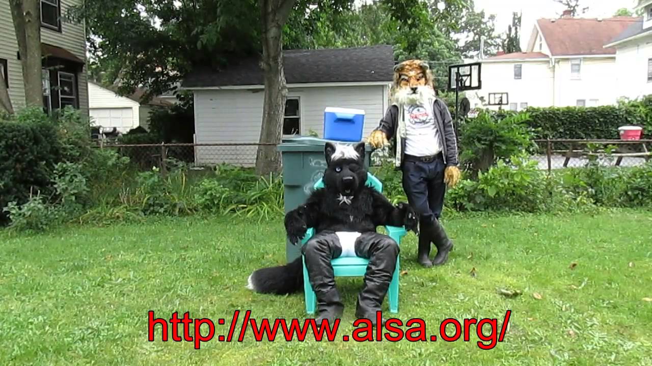 Raider does the Ice Bucket Challenge - YouTube
