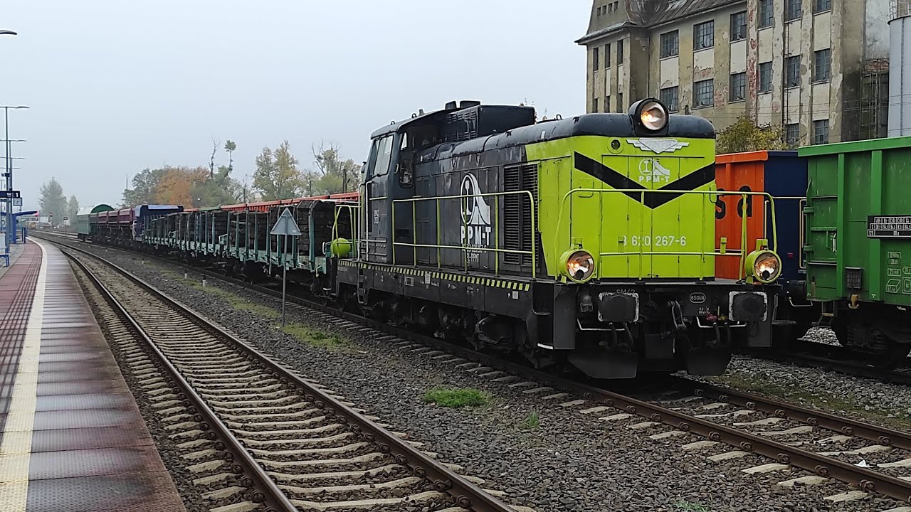 SM42-2122 ze składem roboczym w Szczytnie - YouTube