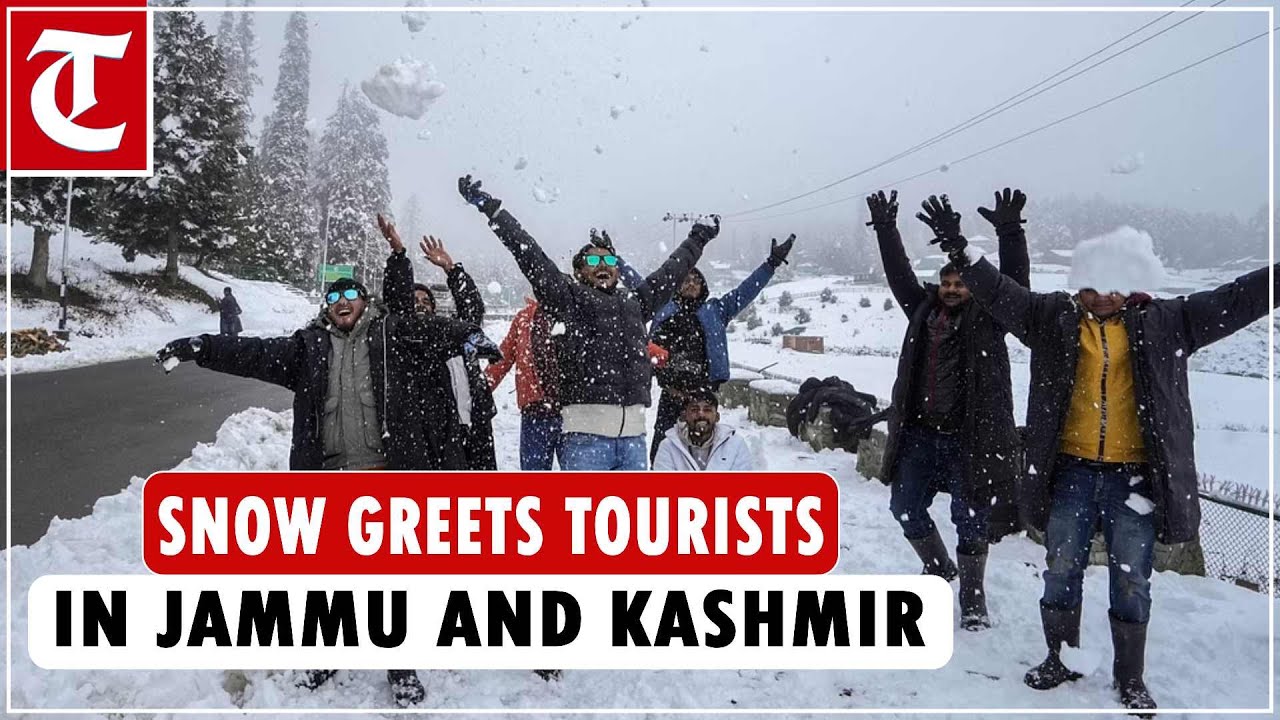 Locals and tourists enjoy snowfall in Jammu and Kashmir's - YouTube