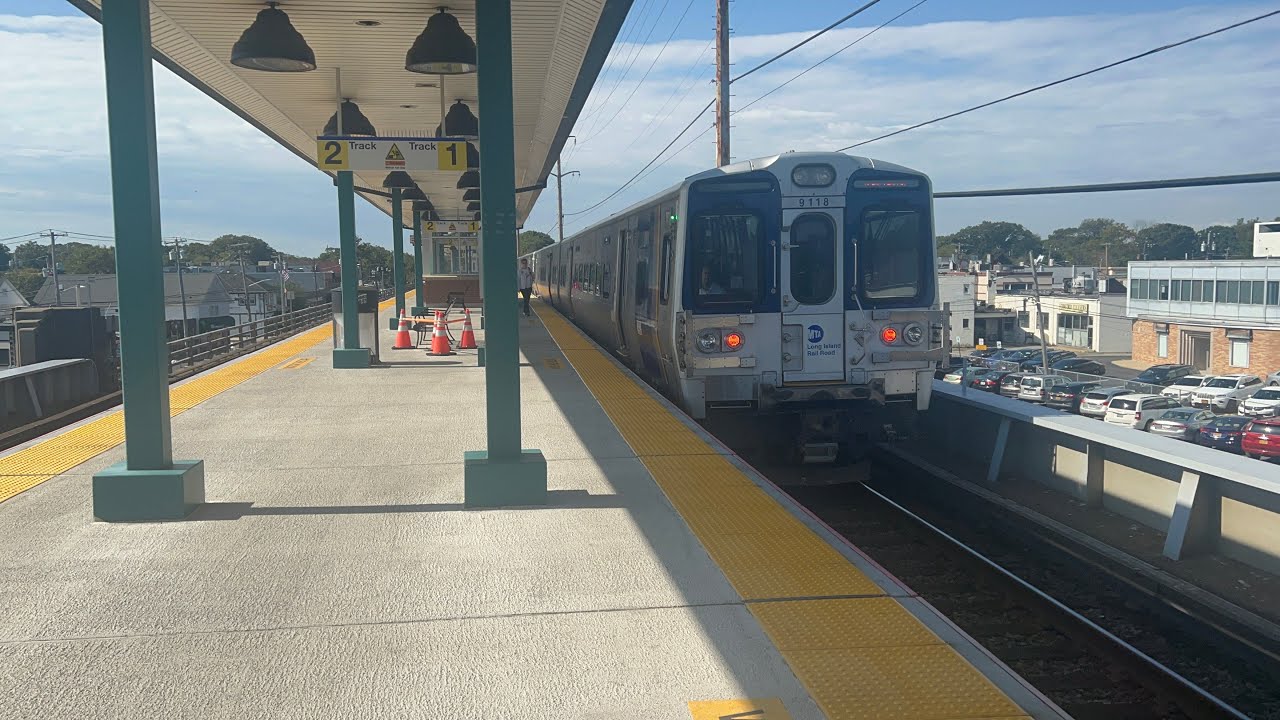 LIRR- M9s at Wantagh - YouTube