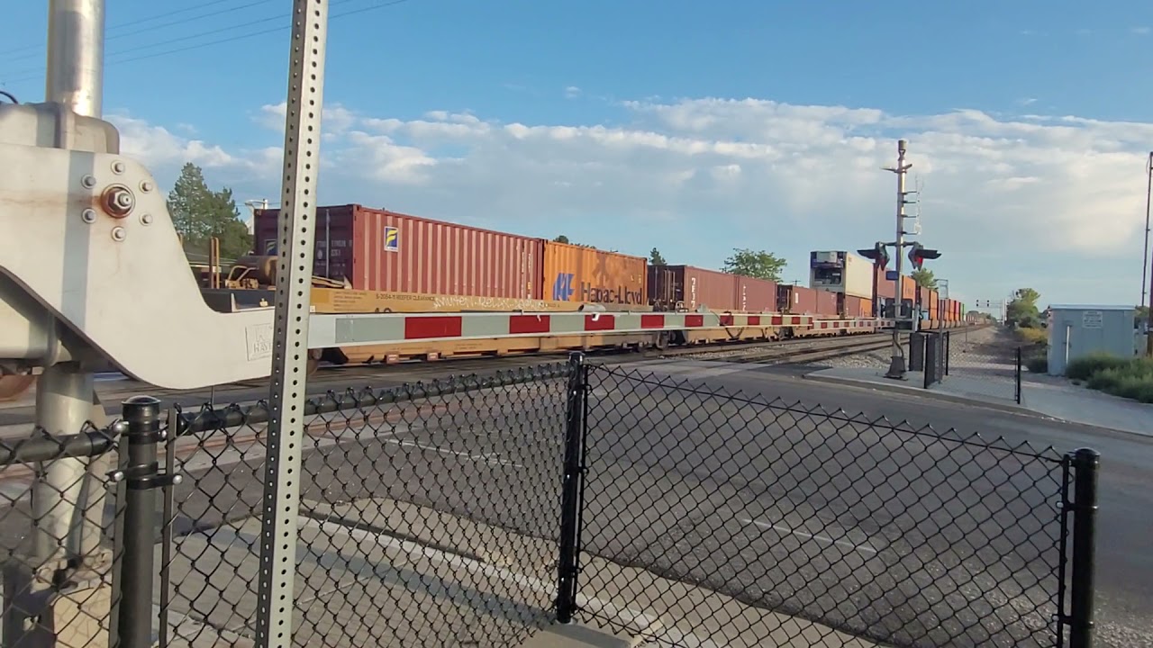 UP 8605, 8233, 4260, and 8785 Leads a Intermodal train - YouTube