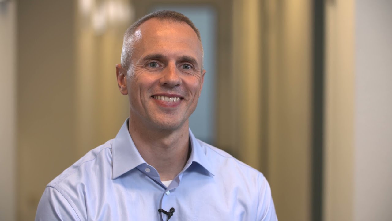 PR-Arbeit im B2B-Bereich - Michael Makowski im Interview - YouTube