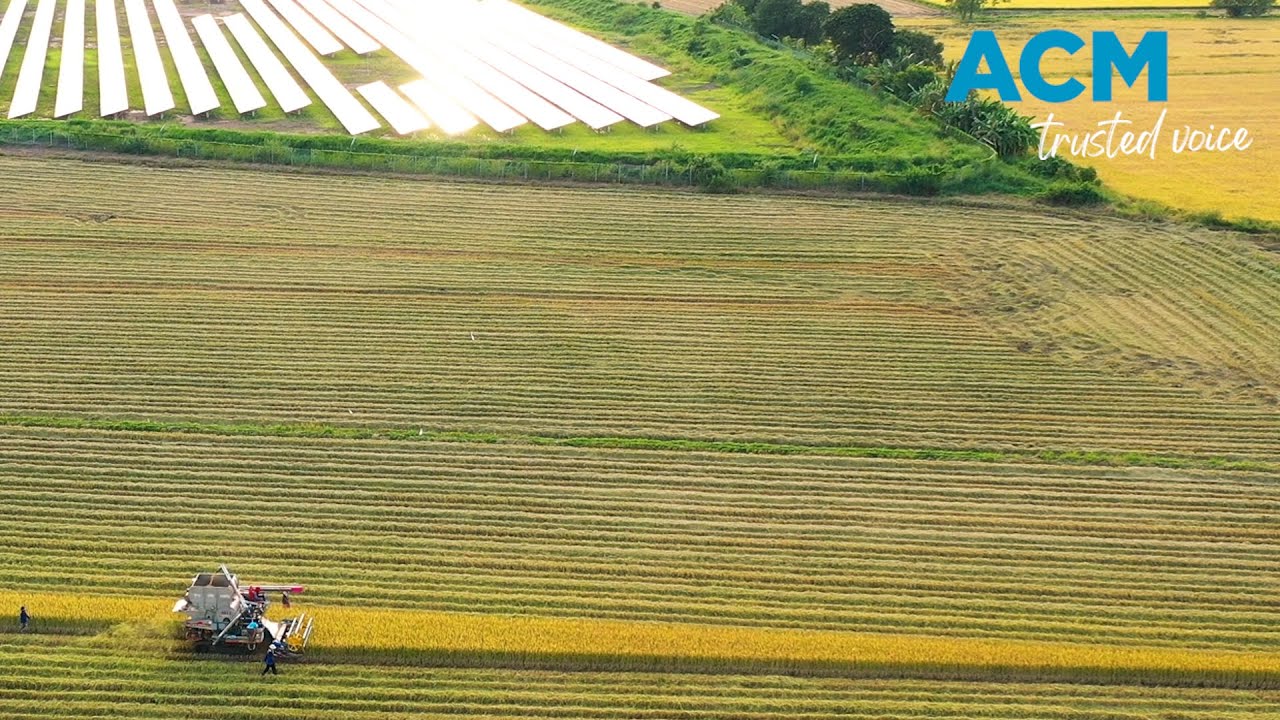 Off The Grid Farming in Australia - YouTube