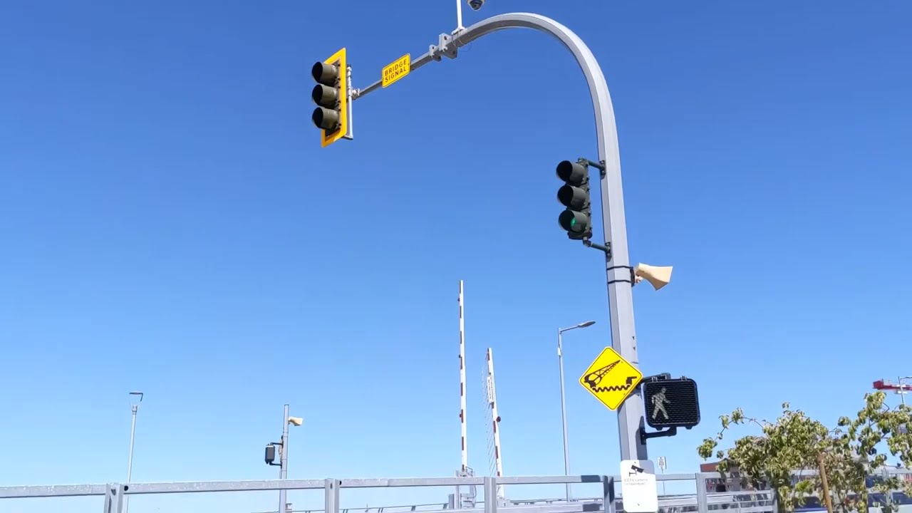 Vehicle and Pedestrian Bridge Signals - YouTube